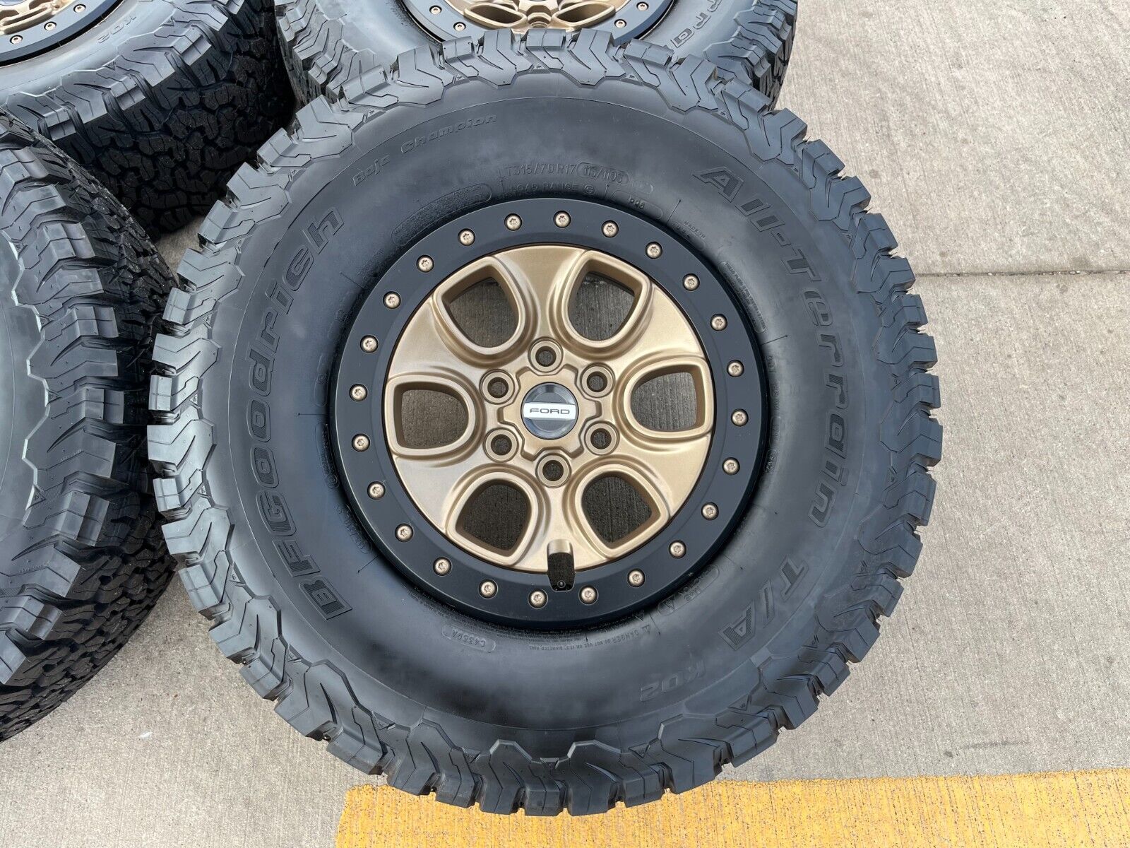 17″ Ford F-150 Raptor rims wheels tires - TRUCKBED AND TRACTORS MARKET