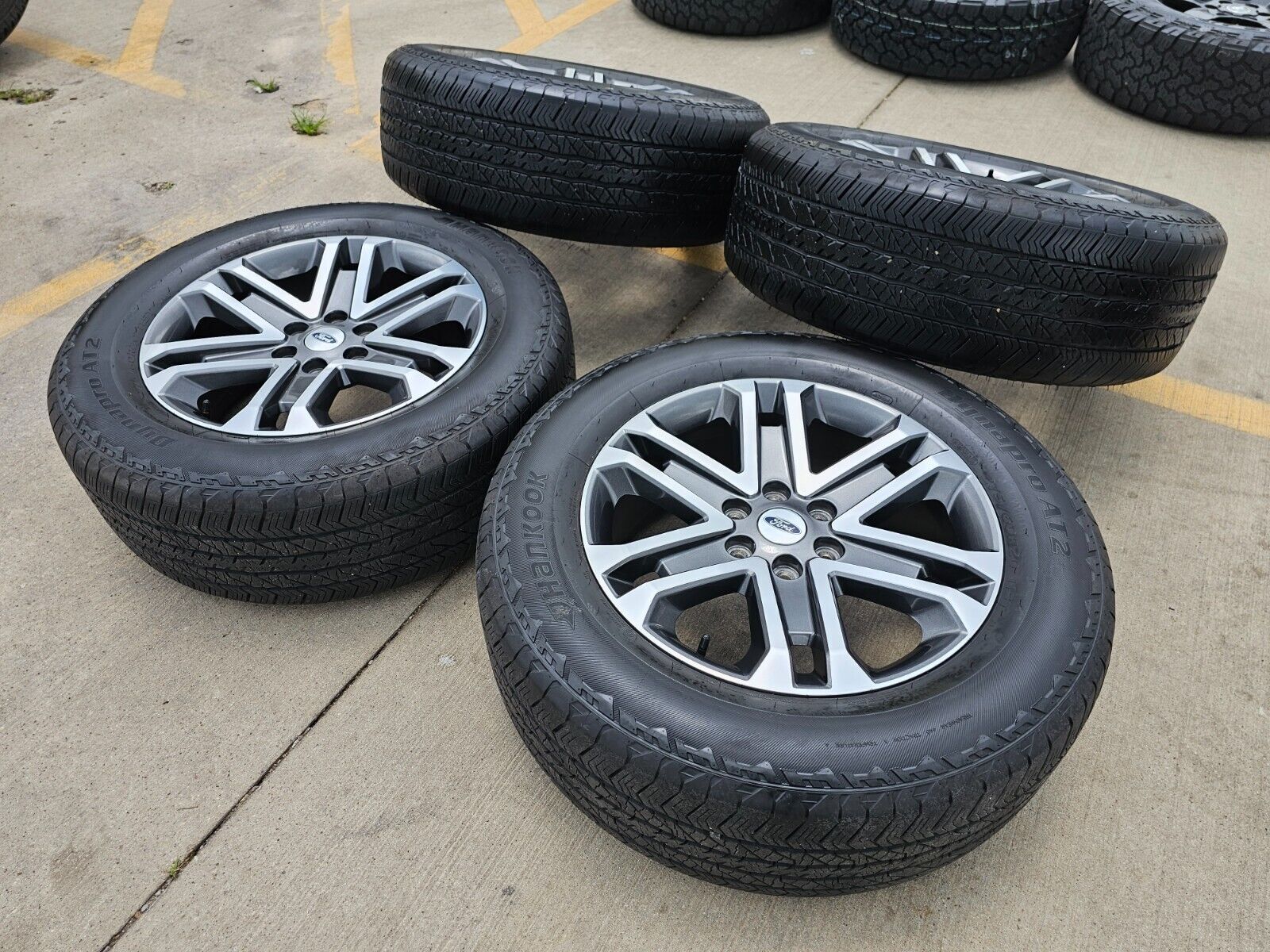 Ford F-150 LARIAT OEM rims wheels tires