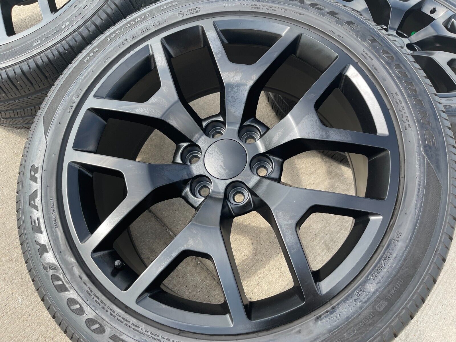 GMC Yukon Chevy Tahoe OEM wheels rims tires - TRUCKBED AND TRACTORS MARKET