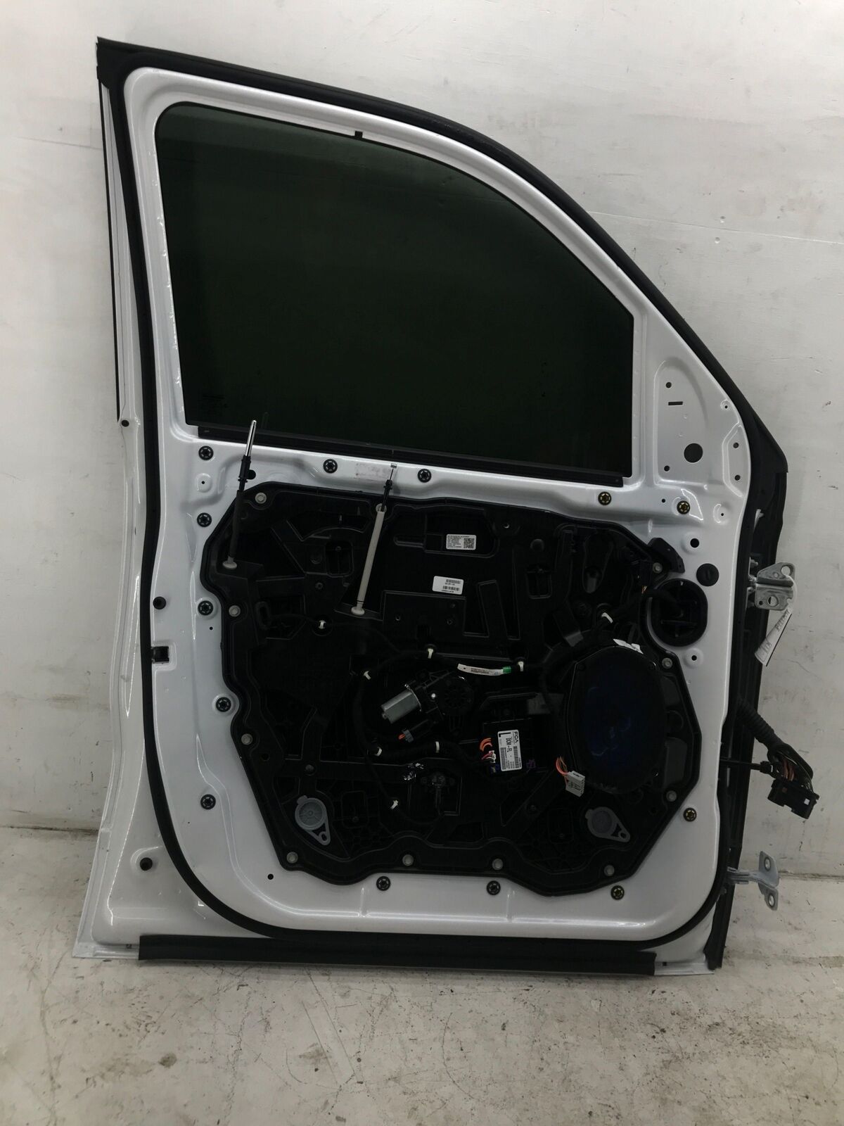 2019 - 2022 Ram 1500 Oem Front Left Driver Door Shell