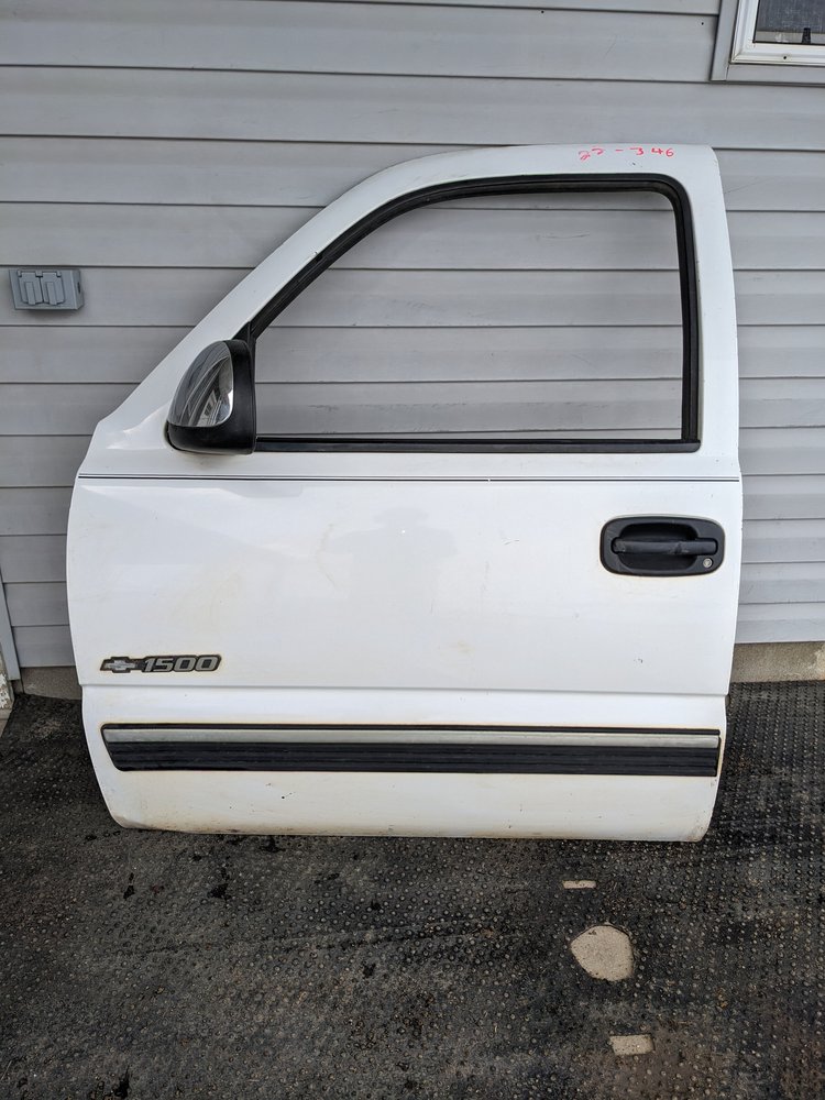 99-06 CHEVY GMC DRIVER SIDE DOOR - TRUCKBED AND TRACTORS MARKET